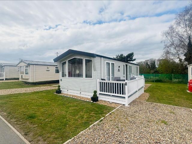 2 bedroom caravan for sale