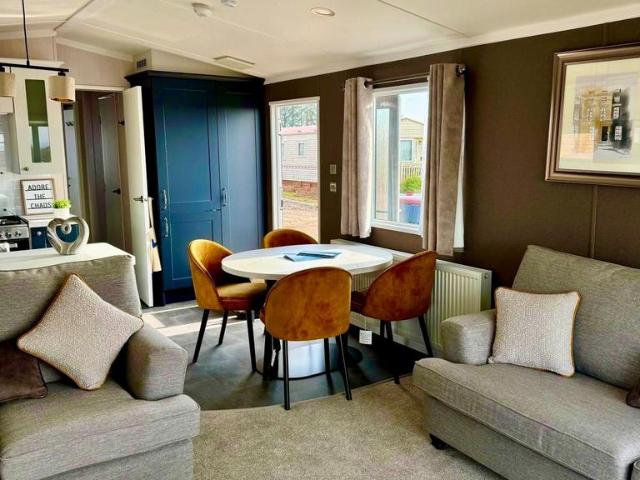 2 bedroom caravan for sale