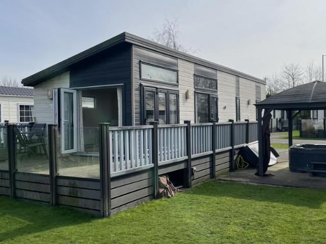 2 bedroom caravan for sale