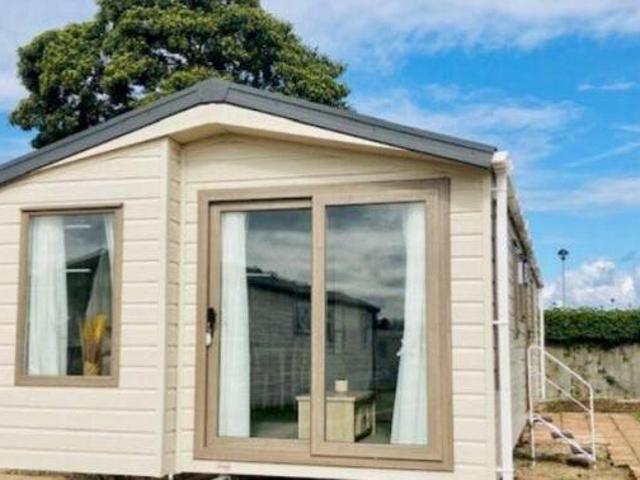 2 Bedroom Caravan For Sale In Beach Rd, Hemsby
