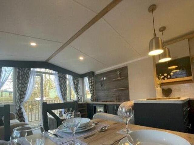2 Bedroom Caravan For Sale In Lake Road, Windermere