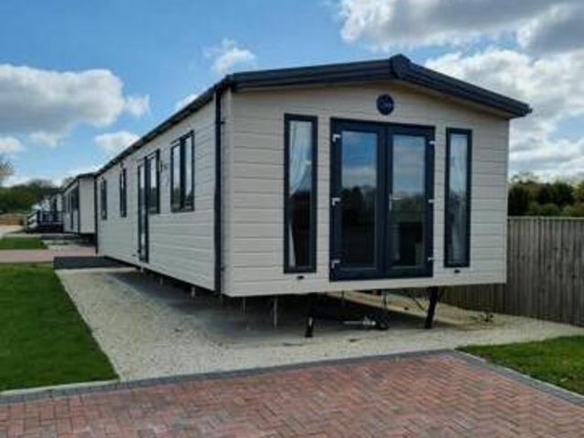 2 Bedroom Caravan For Sale In Market Rasen