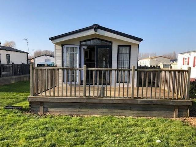 2 Bedroom Caravan For Sale In Northampton