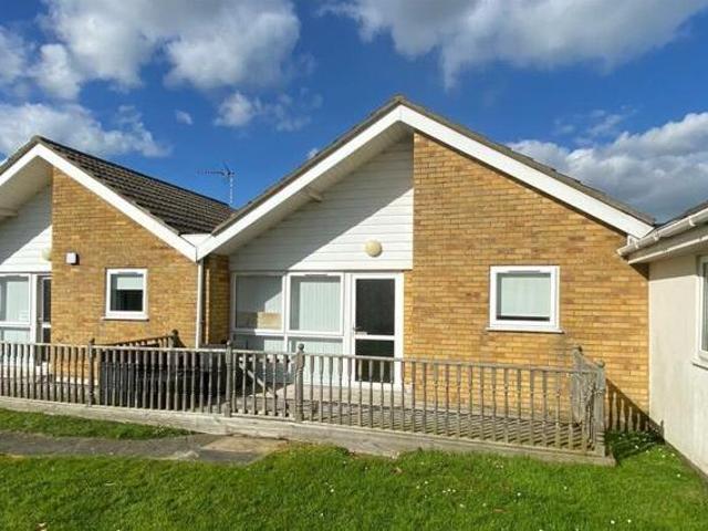 2 Bedroom Chalet For Sale In The Street