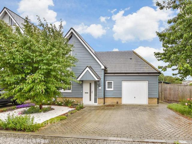 2 bedroom chalet for sale