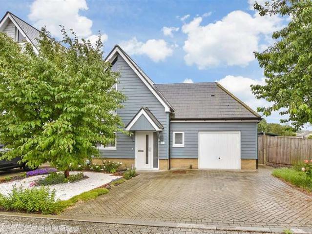 2 Bedroom Chalet House