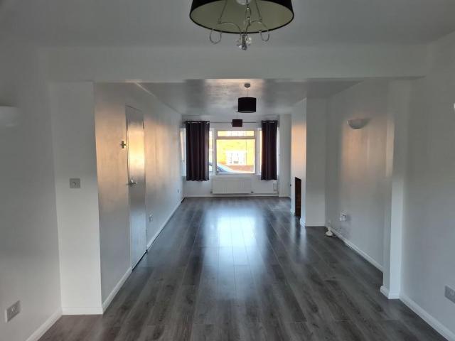 2 bedroom chalet to rent