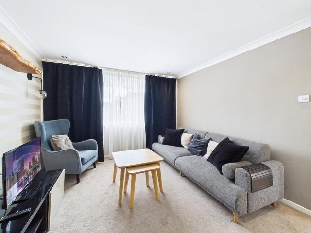 2 bedroom chalet to rent
