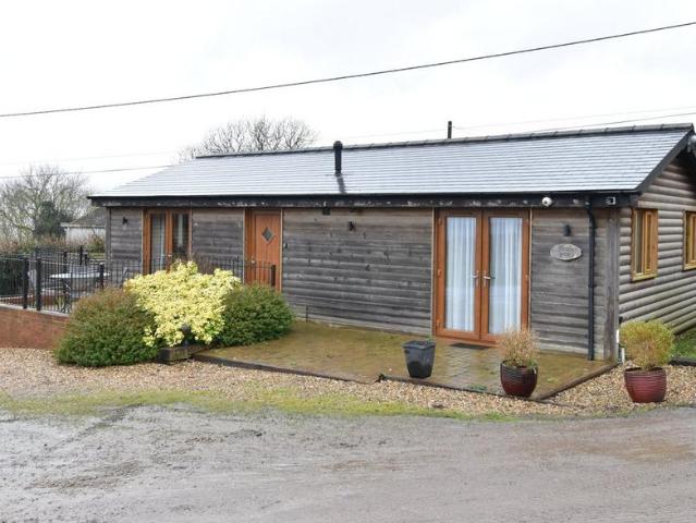 2 bedroom chalet to rent