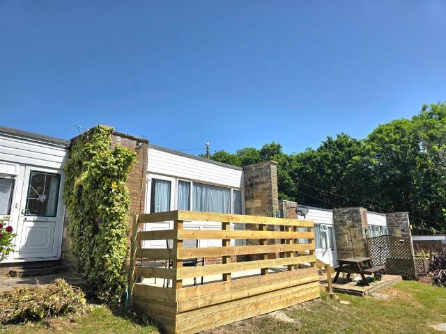 2 bedroom chalet to rent