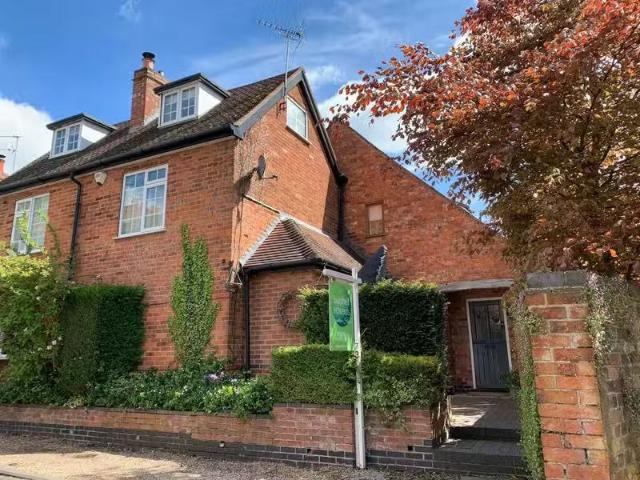 2 bedroom character property for sale in Fentham Road, Hampton.