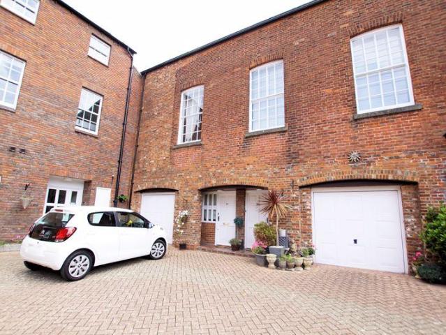 2 bedroom townhouse for sale