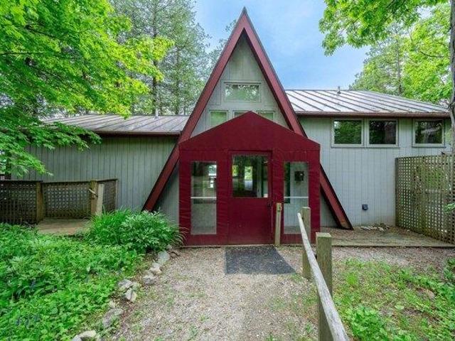 2 bedroom, Charlotte VT 05445 104718001