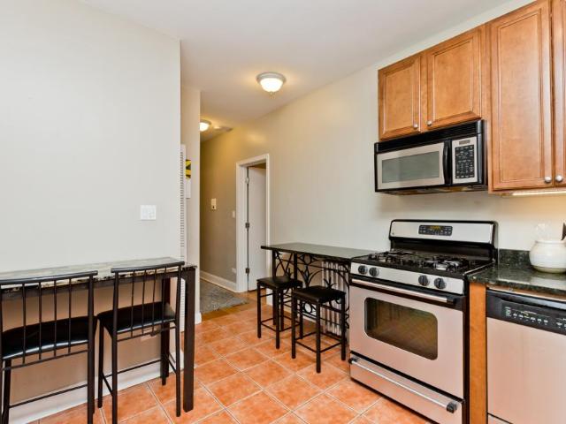 2 bedroom, Chicago IL 60657 66404782