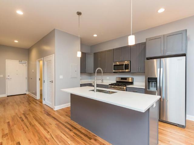 2 bedroom, Chicago IL 60657 81975405