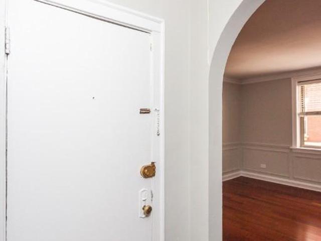 2 bedroom, Chicago IL 60657 LS61729802