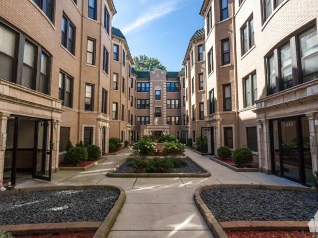 2 bedroom, Chicago IL 60613 32260225