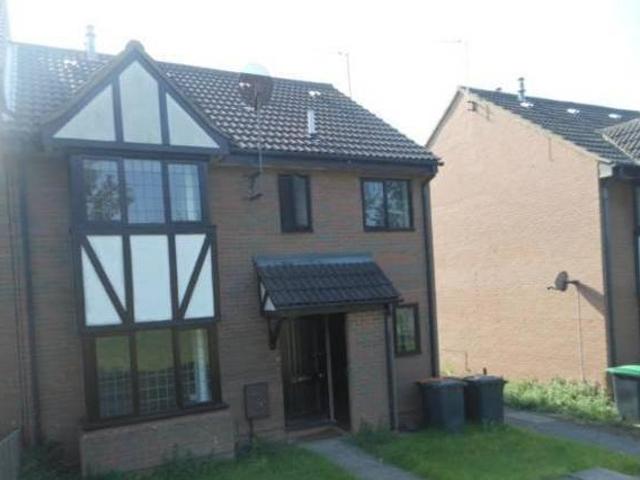 2 bedroom cluster house for rent in Queensbury Close Bedford MK40 4RE MK40