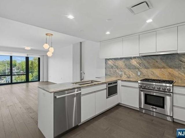 2 bedroom, Cliffside Park NJ 07010 102727150