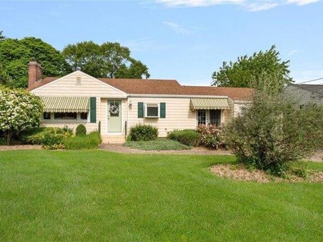 2 bedroom, Cranston RI 02920 104567173