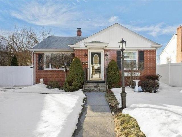 2 bedroom, Cranston RI 02920 102595780