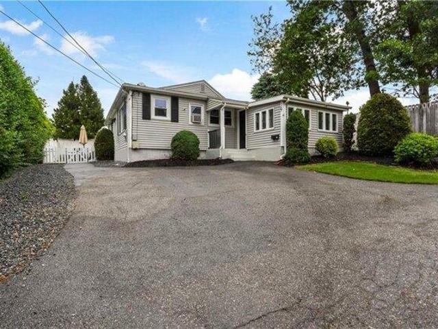 2 bedroom, Cranston RI 02920 LS103019328