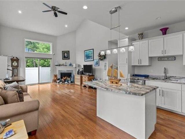 2 bedroom, Cumberland RI 02864 104045704