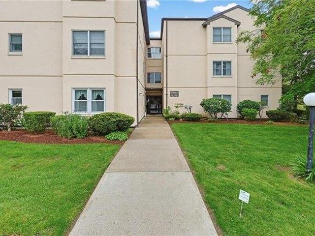 2 bedroom, Cumberland RI 02864 LS102959859
