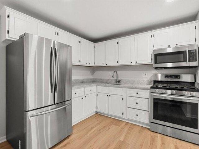 2 bedroom, Amesbury MA 01913 102372253