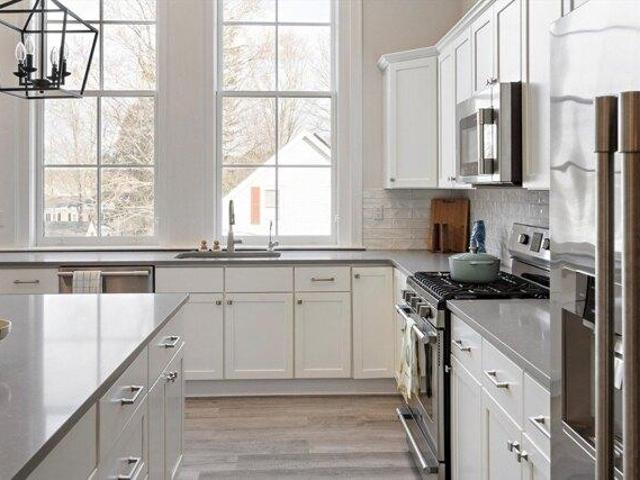 2 bedroom, Amesbury MA 01913 102412678