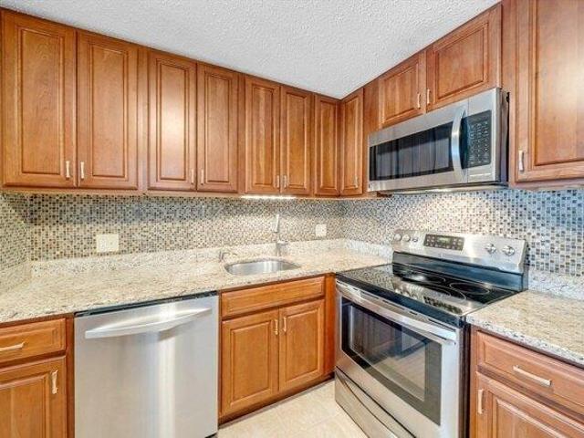 2 bedroom, Amesbury MA 01913 103221984