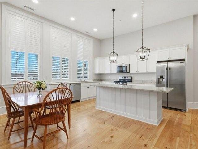 2 bedroom, Amesbury MA 01913 LS102922128