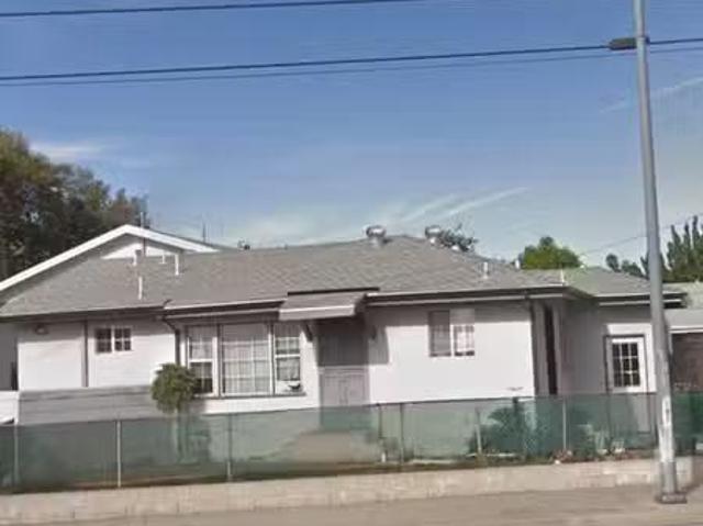 2 Bedroom and 2 Bath Fully Renovated Detached duplex 1221 W M.