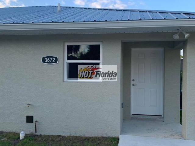 2 Bedroom and 2 Bathroom with Bonus Room!