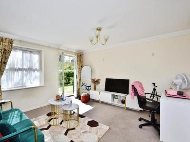 2 Bedroom Apartment Maidstone Kent 101678618