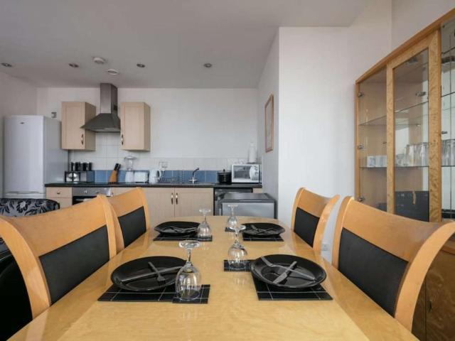 2 Bedroom Apartment Manchester Manchester LS101772399