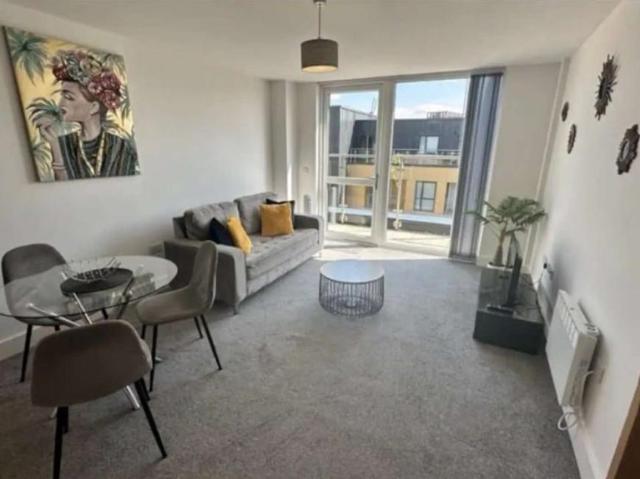 2 Bedroom Apartment Manchester Manchester LS101854835