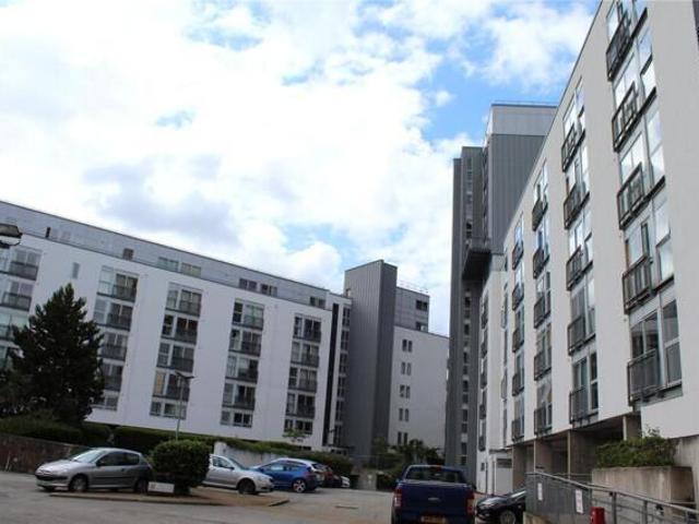 2 Bedroom Apartment Manchester Salford 99161660