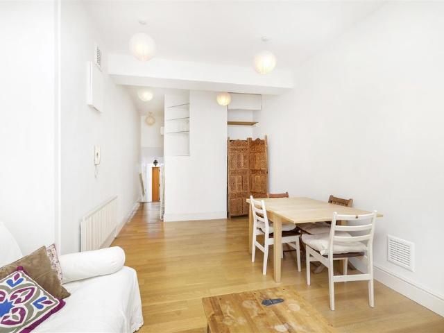 2 bedroom apartment mansion block