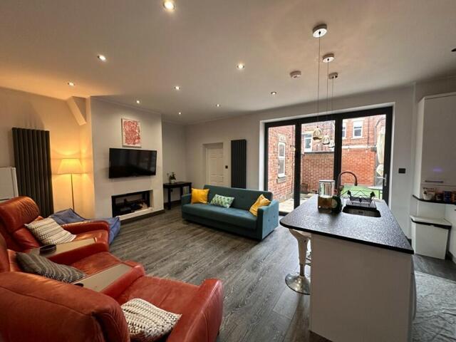 2 Bedroom Apartment Newcastle Tyne Y Wear LS101415794