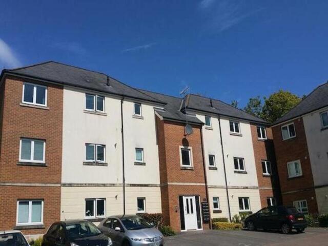 2 Bedroom Apartment Newport Isle Of Wight LS99237249