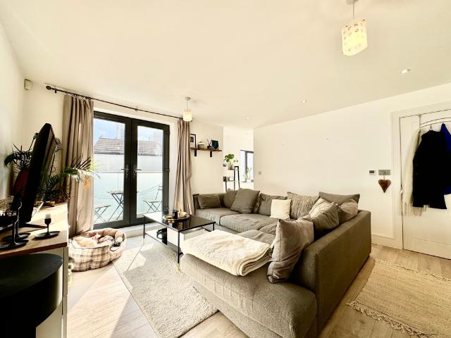 2 Bedroom Apartment, Oval Road, Croydon