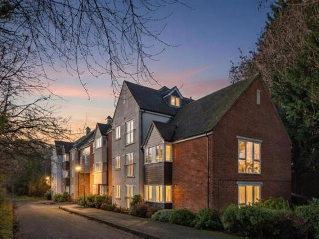 2 Bedroom Apartment Oxford Oxfordshire LS100855274