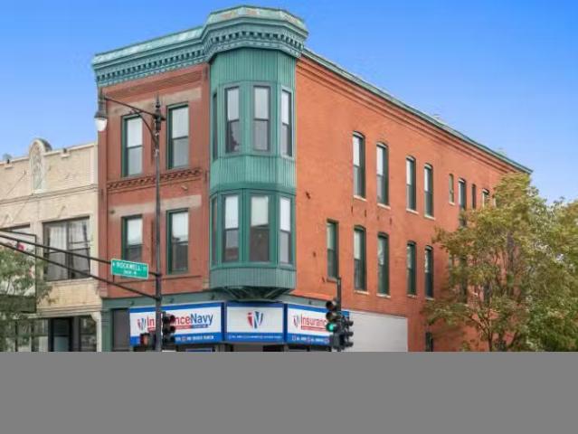 2 Bedroom Apartment Available 2559 W North Ave #1R
