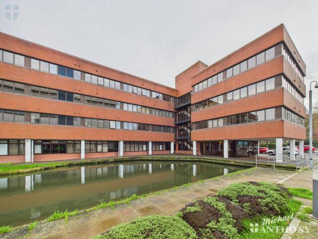 2 Bedroom Apartment Aylesbury Buckinghamshire LS101676393