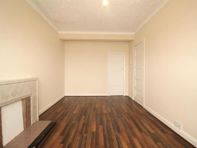 2 Bedroom Apartment Above Shop To Let