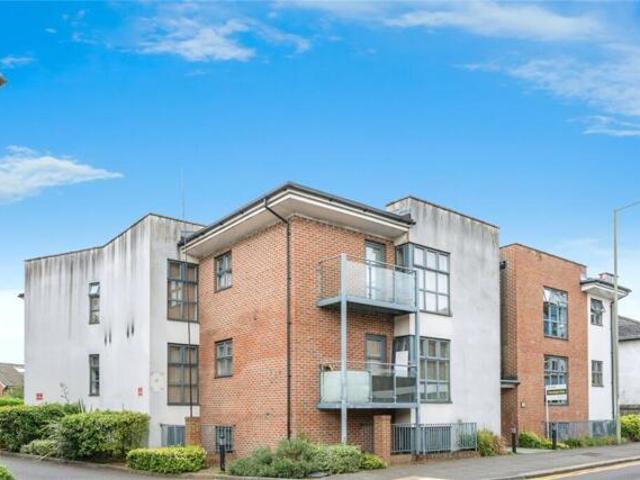 2 Bedroom Apartment Addlestone Surrey LS99952041