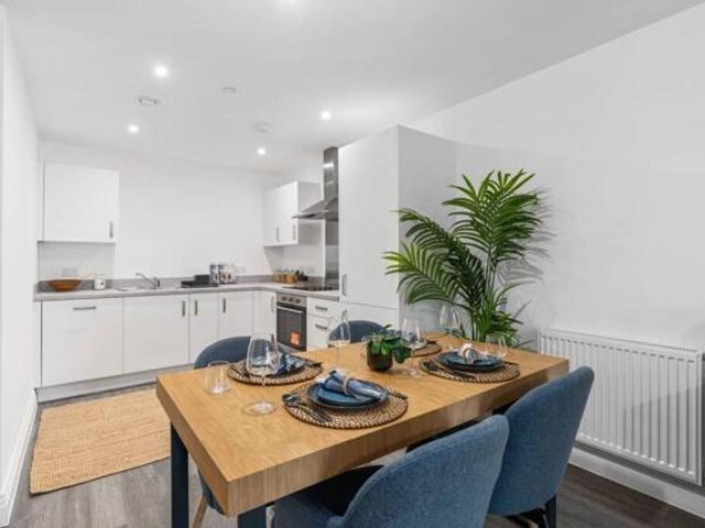 2 Bedroom Apartment Alton Hampshire LS101931590