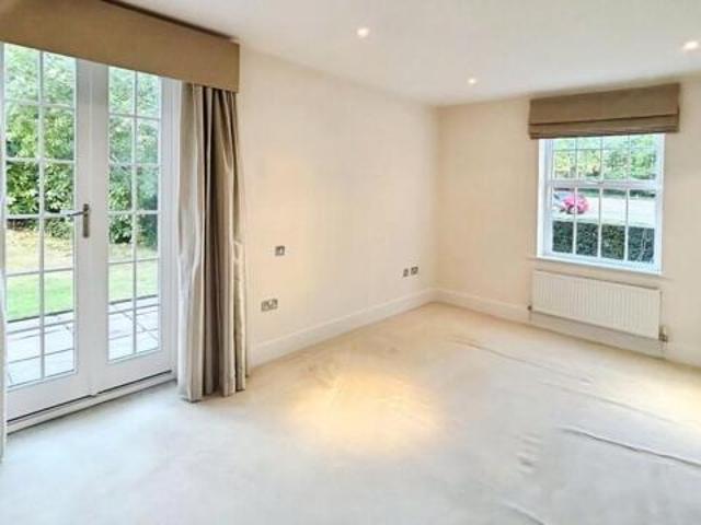 2 Bedroom Apartment Altrincham Trafford LS101674740