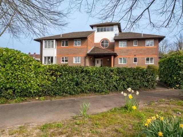 2 Bedroom Apartment Andover Hampshire 101316398